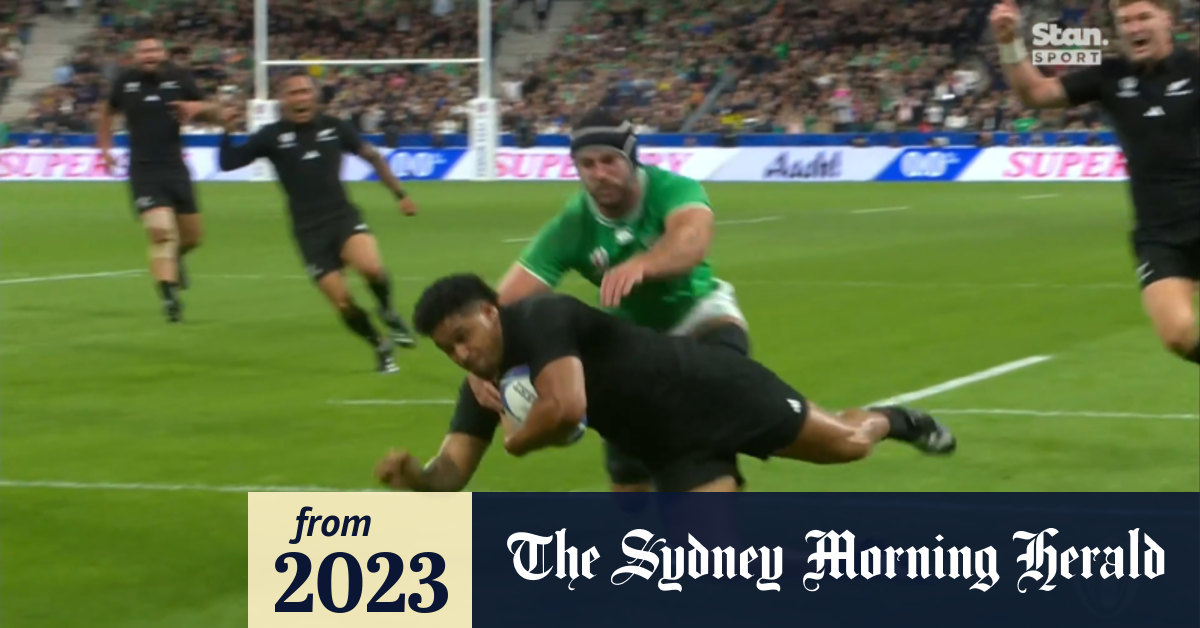 Video: Beauden Barrett brilliance sets up first All Blacks try